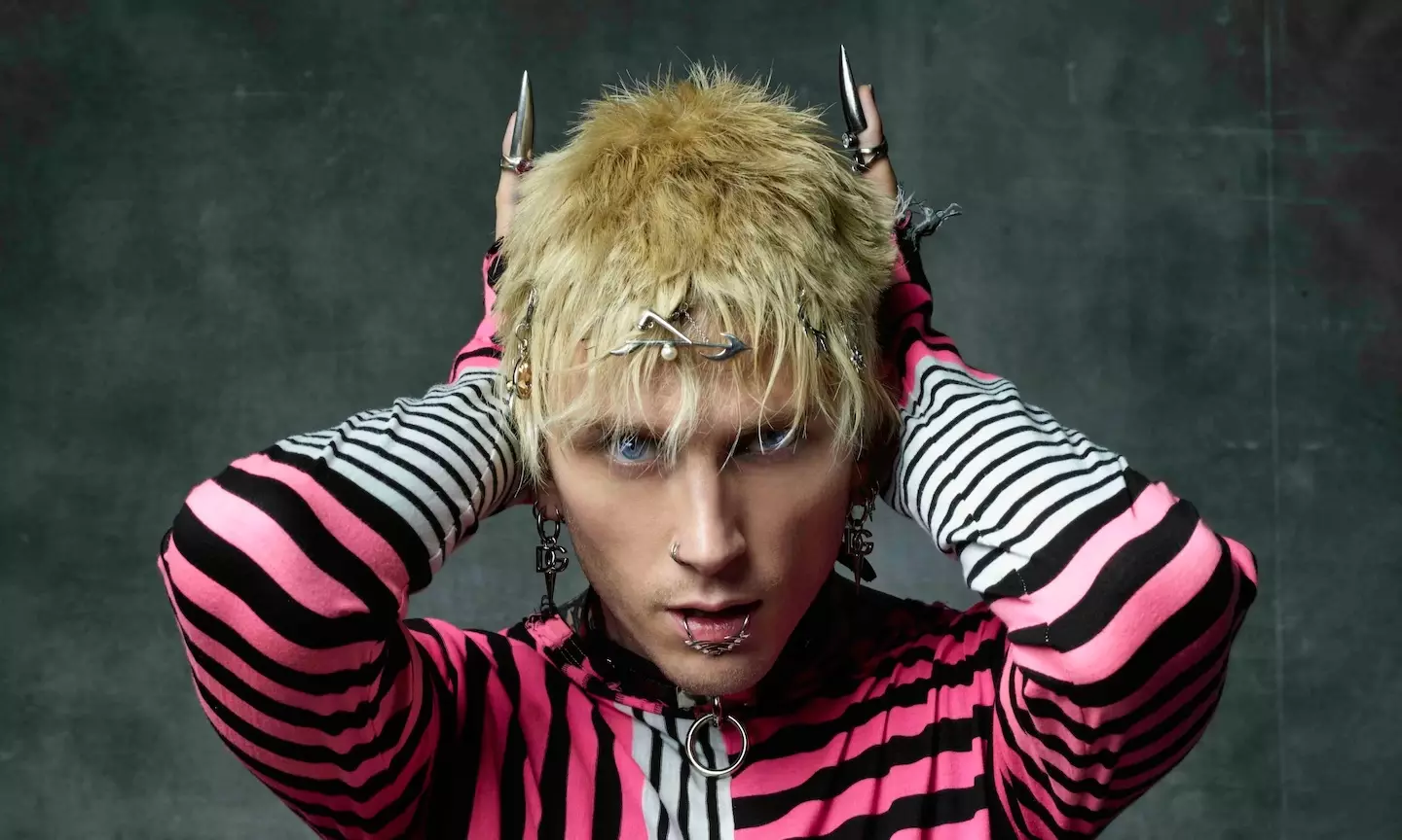 Machine Gun Kelly sorprende a los fanáticos con 'Lockdown Sessions EP'