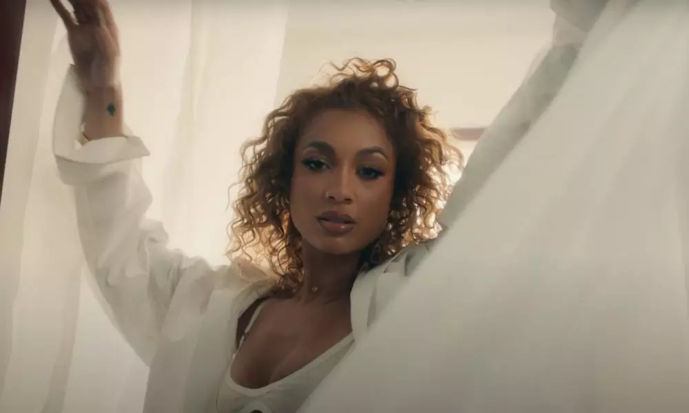 DaniLeigh, ‘Heartbreaker’ - ඡායාරූපය: YouTube/Def Jam Recordings අනුග්‍රහයෙනි