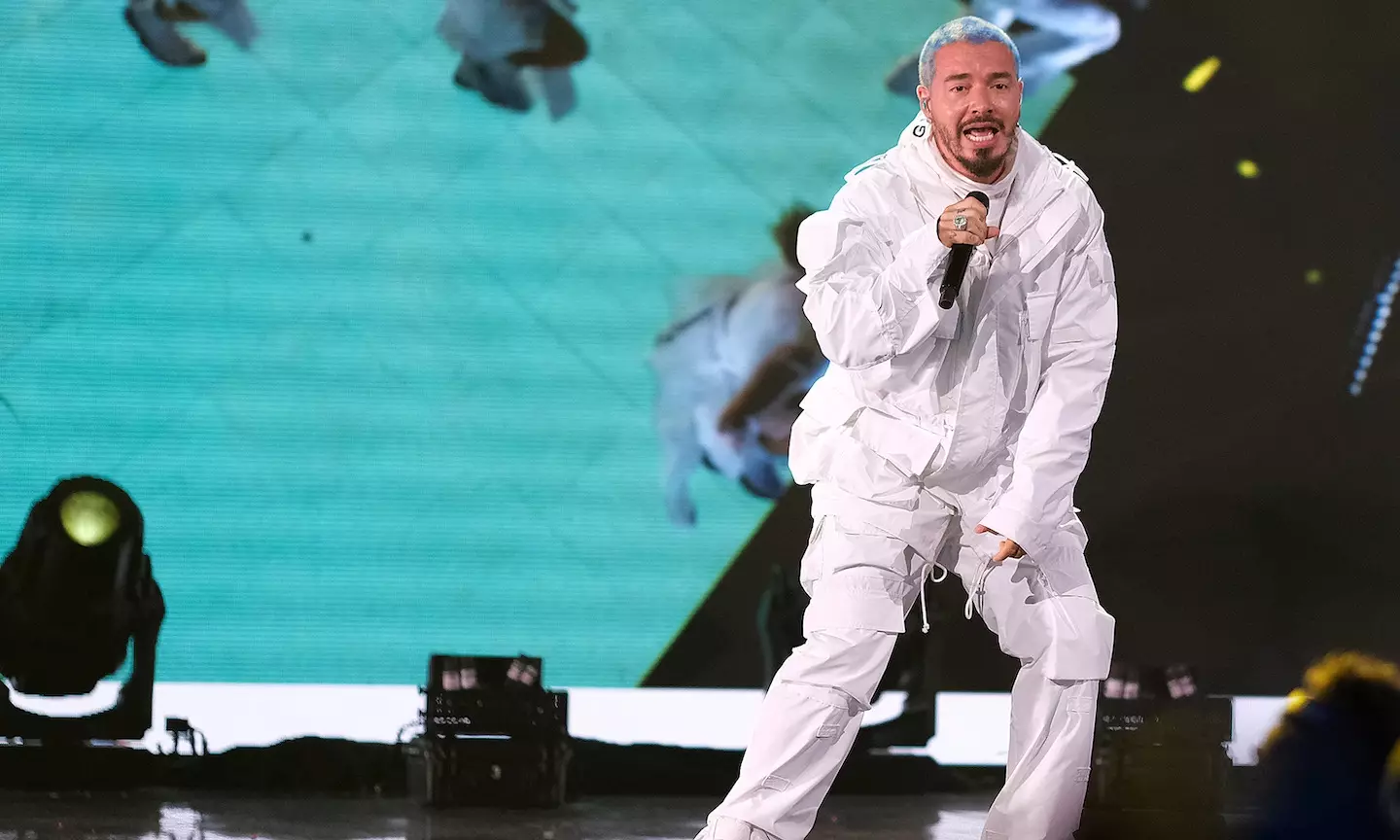 J Balvin sarà l'headline del concerto d'inizio della NFL 2022 in vista della prima partita