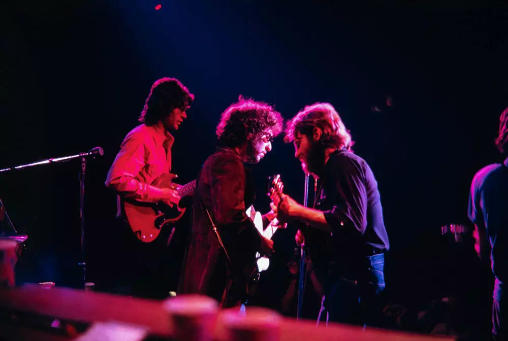 The Band และ Bob Dylan ถ่ายภาพโดย Ernst Haas โดยได้รับความอนุเคราะห์จาก Iconoclast