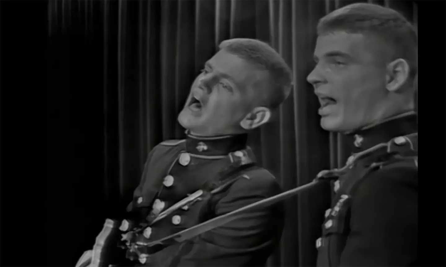 Ed Sullivan Show හි Everly Brothers 'Wake Up Little Susie' ප්‍රසංගය නරඹන්න