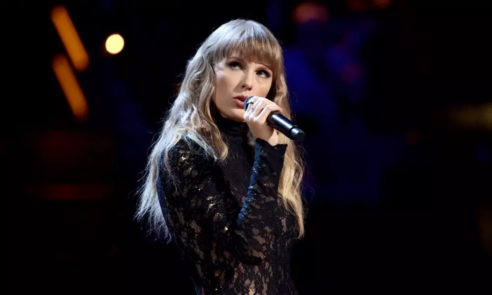 Taylor Swift - Ata: Dimitrios Kambouris/Getty Images mo le Rock and Roll Hall of Fame