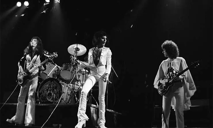 Queen A Night At The Odeon Press Image 6 web 740 xweşbînkirî