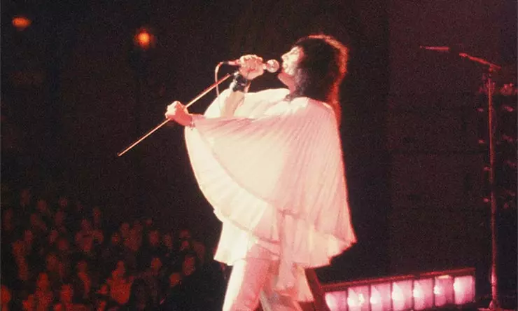 Freddie Mercury Brautkleid Cape 1000 CREDIT Queen Productions Ltd 740 1