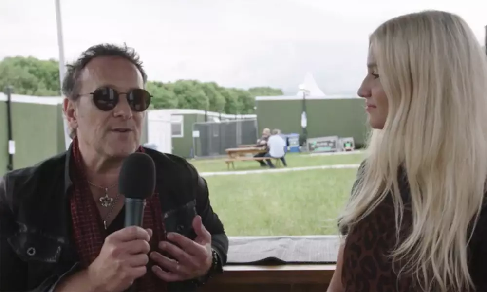 Einkaviðtal við Vivian Campbell frá Def Leppard við niðurhal 2019