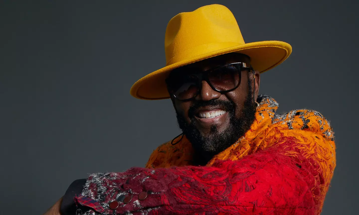 اخطو داخل منزل Otis Williams Home في The Temptations في جولة "Digs" الحصرية