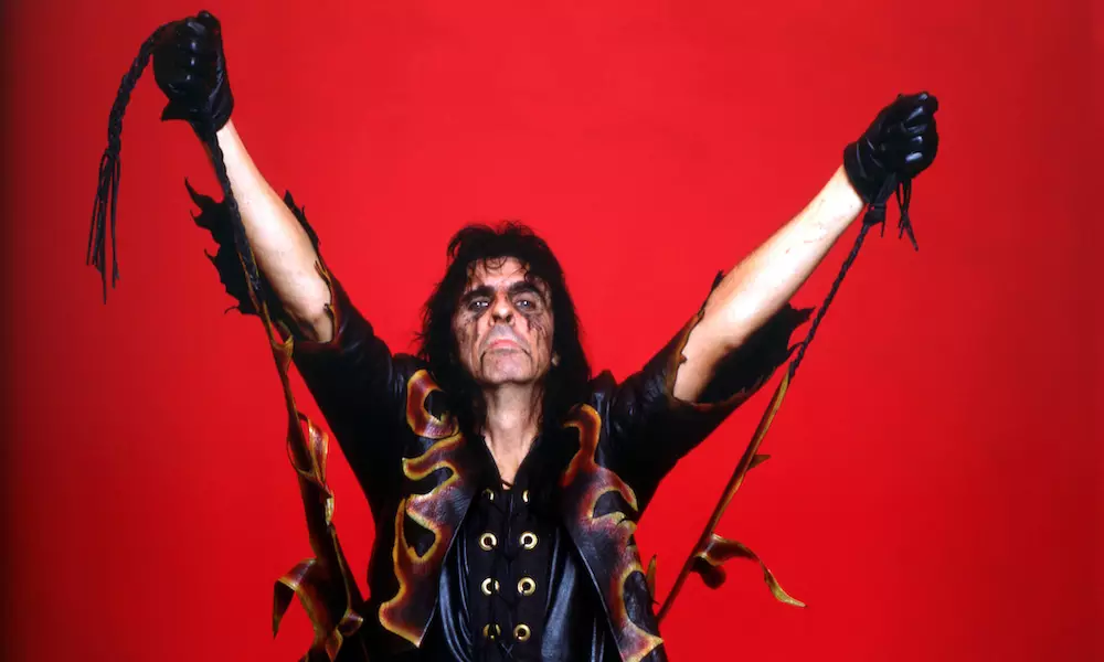 Alice Cooper anashughulikia "Rock & Roll" ya Velvet Underground