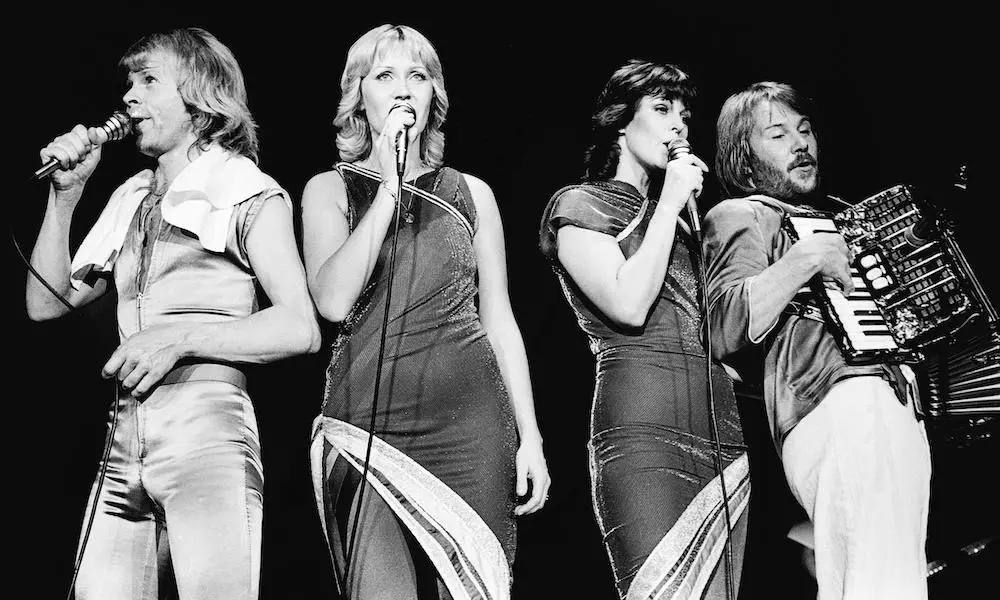 แจก! แจก! Gimme!: เรื่องราวเบื้องหลังเพลง ABBA | uDiscover