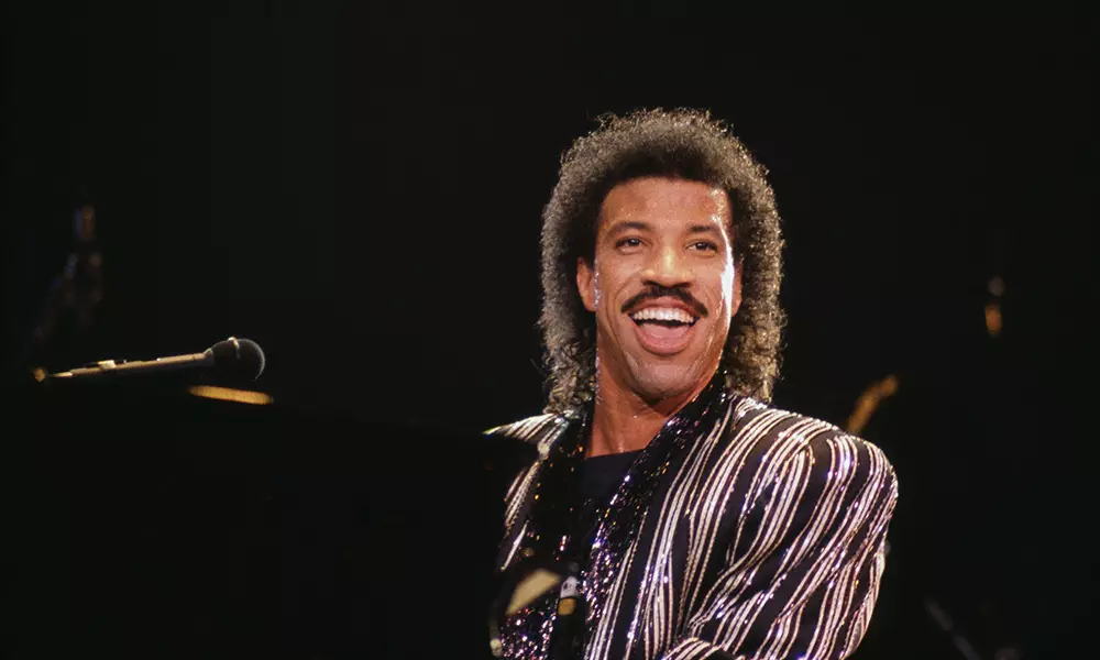 Lionel Richie - Mpanoratra hira malaza malaza | uDiscover Mozika