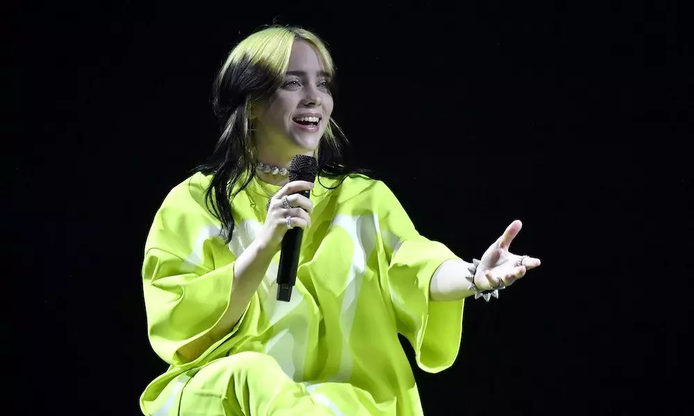 Billie Eilish, Willie Nelson na ndị ọzọ na-enye onyinye maka ọrịre MusiCares 6710_1