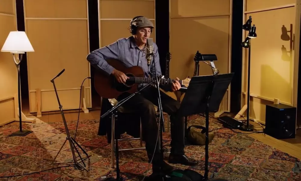 James Taylor podijelio video za 'You've Got To Be Carefully Taught'