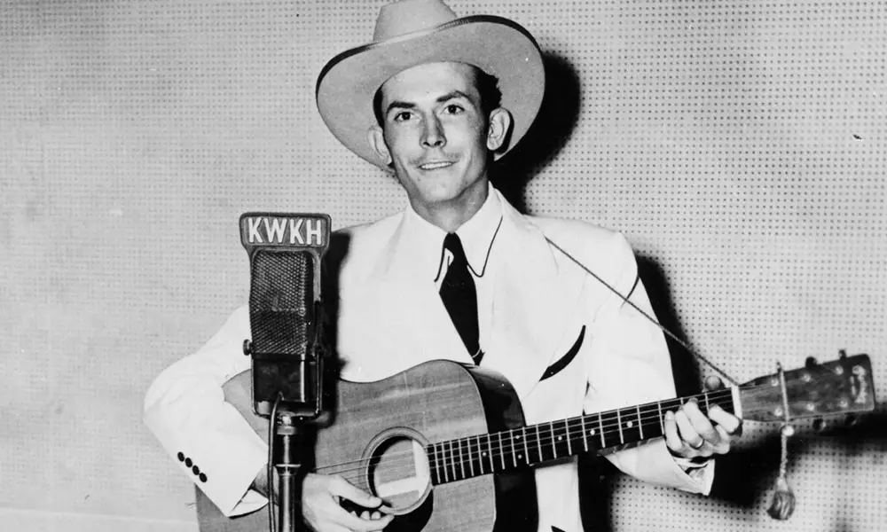 'Weary Blues From Waitin'': Eĉ En Morto, la Regado de Hank Williams daŭriĝis