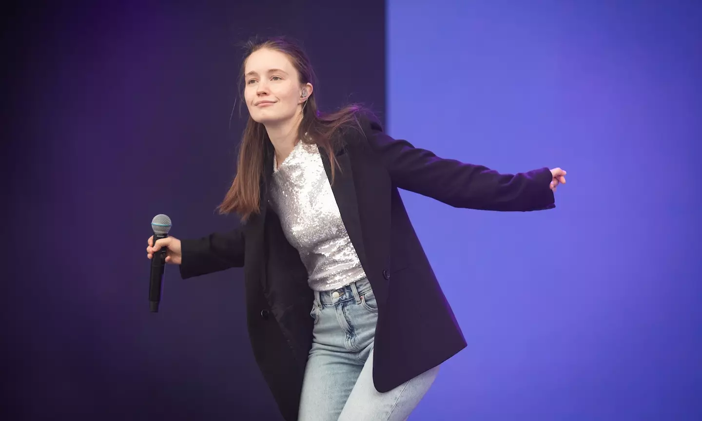 Mira a Sigrid interpretar una versión de 'Old Man' de Neil Young