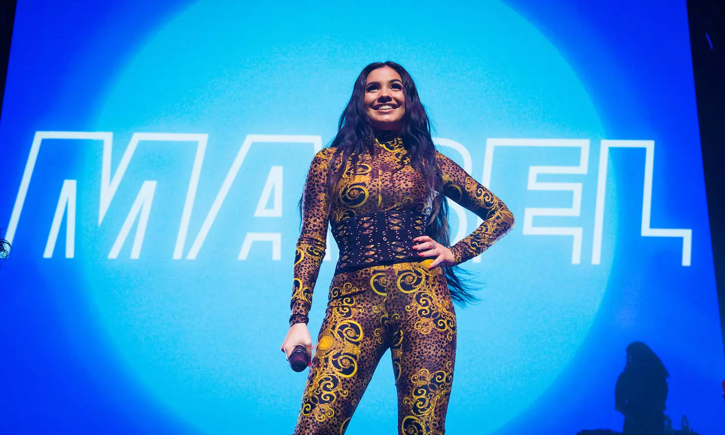 Mabel Performansa Taybet a Sersalê ya 'Top Of The Pops' Tease dike