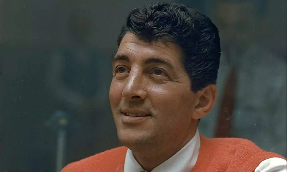 'Biar ia bersalji! Biar ia bersalji! Let It Snow!': Lagu Krismas Klasik Dean Martin