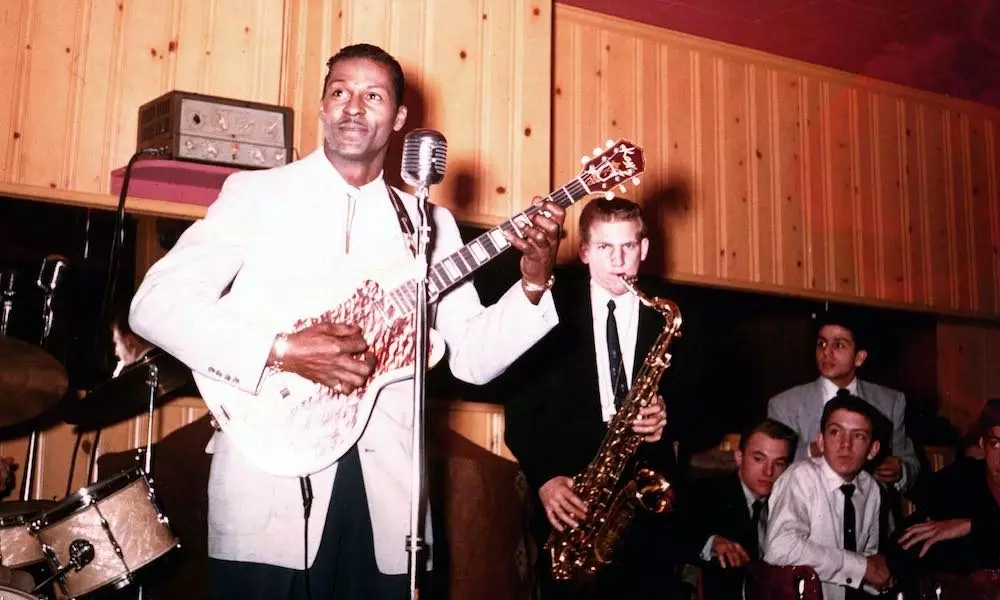 Chuck Berry သည် 1956 ခုနှစ်ဝန်းကျင်။ ဓာတ်ပုံ- Michael Ochs Archives/Getty Images