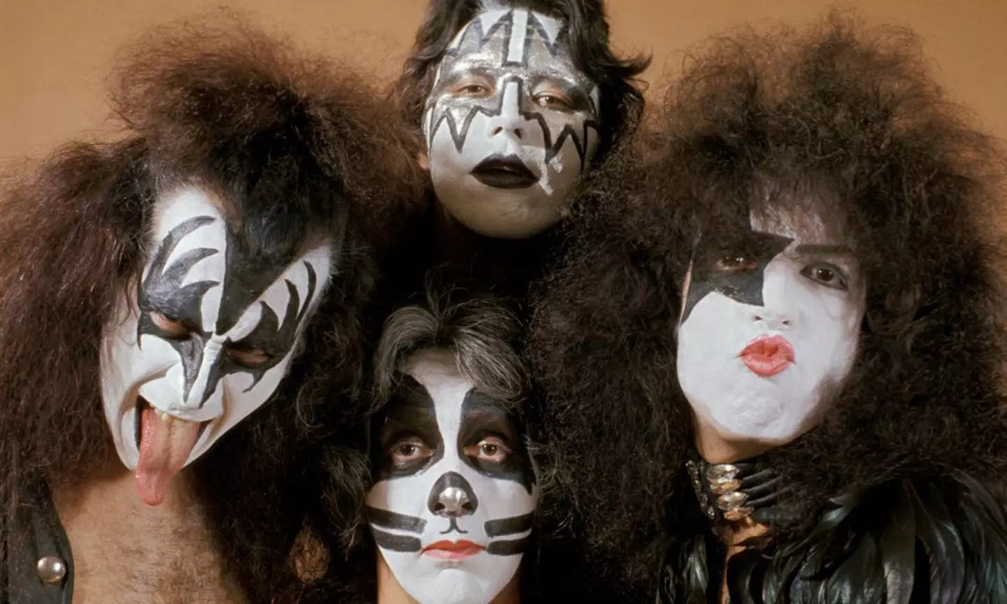 KISS साझा गर्नुहोस् मलाई जान दिनुहोस्, रक एन रोल लाइभ इन डेस मोइन्स 1977