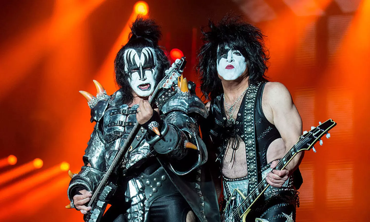 KISS、ライヴ・アルバムから「Lick It Up」の猛烈なバージョンをシェア