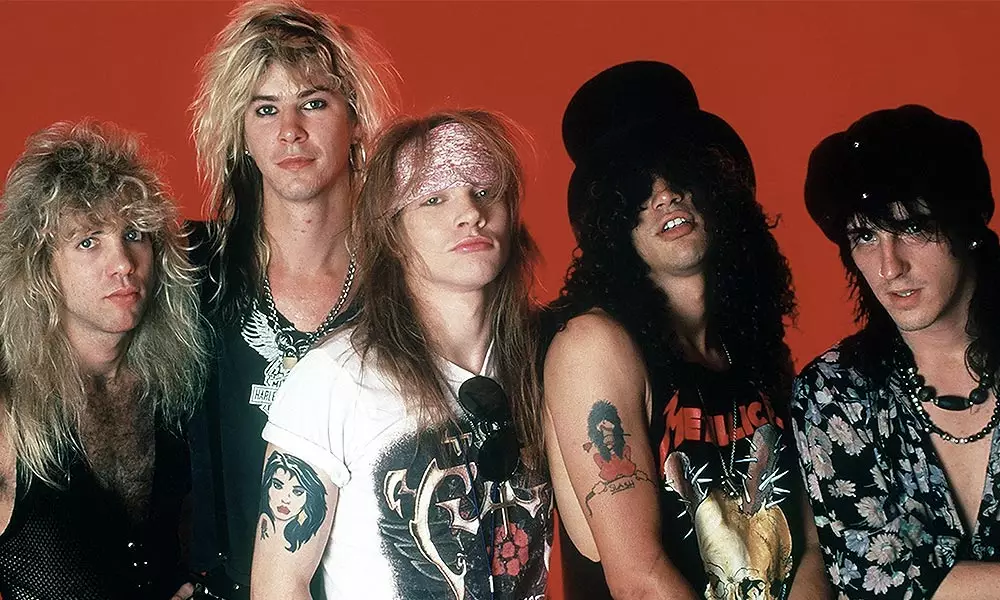 Guns N' Roses - Ĉio, Kiu Malmola Roko Kaj Pezmetalo Devus Esti