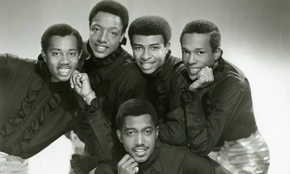 پال وليمس، ٻيو کاٻي، سان گڏ The Temptations. ڦوٽو: Motown رڪارڊ آرڪائيوز