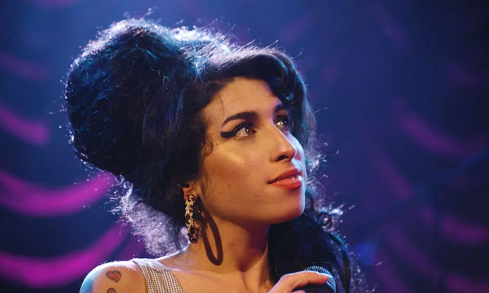 Plej bonaj Kantoj de Amy Winehouse: 20 Soulful Essentials | uMalkovru