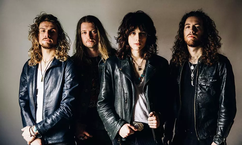 'UTyler Bryant & The Shakedown': I-albhamu Ephakeme Enyakazisa Isenzo Esibucayi