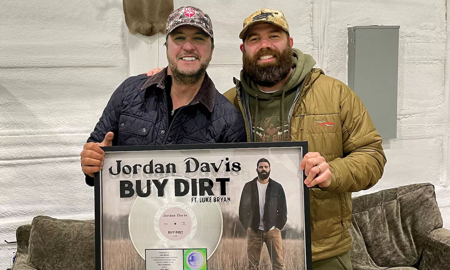 Jordan Davise ja Luke Bryani "Buy Dirt" sai plaatina sertifikaadi