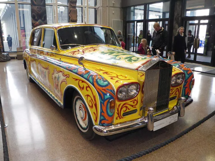 Ang Bantog nga Pyschedelic Rolls-Royce ni John Lennon Mibalik Para sa London Exhibition