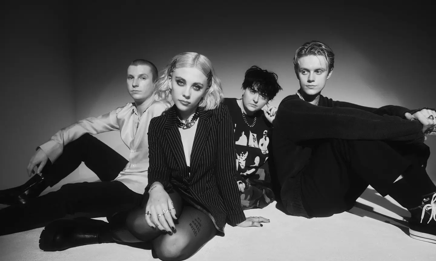 Pale Waves yangi albomini e'lon qiladi, kiruvchi, Buyuk Britaniya sarlavhali sayohati