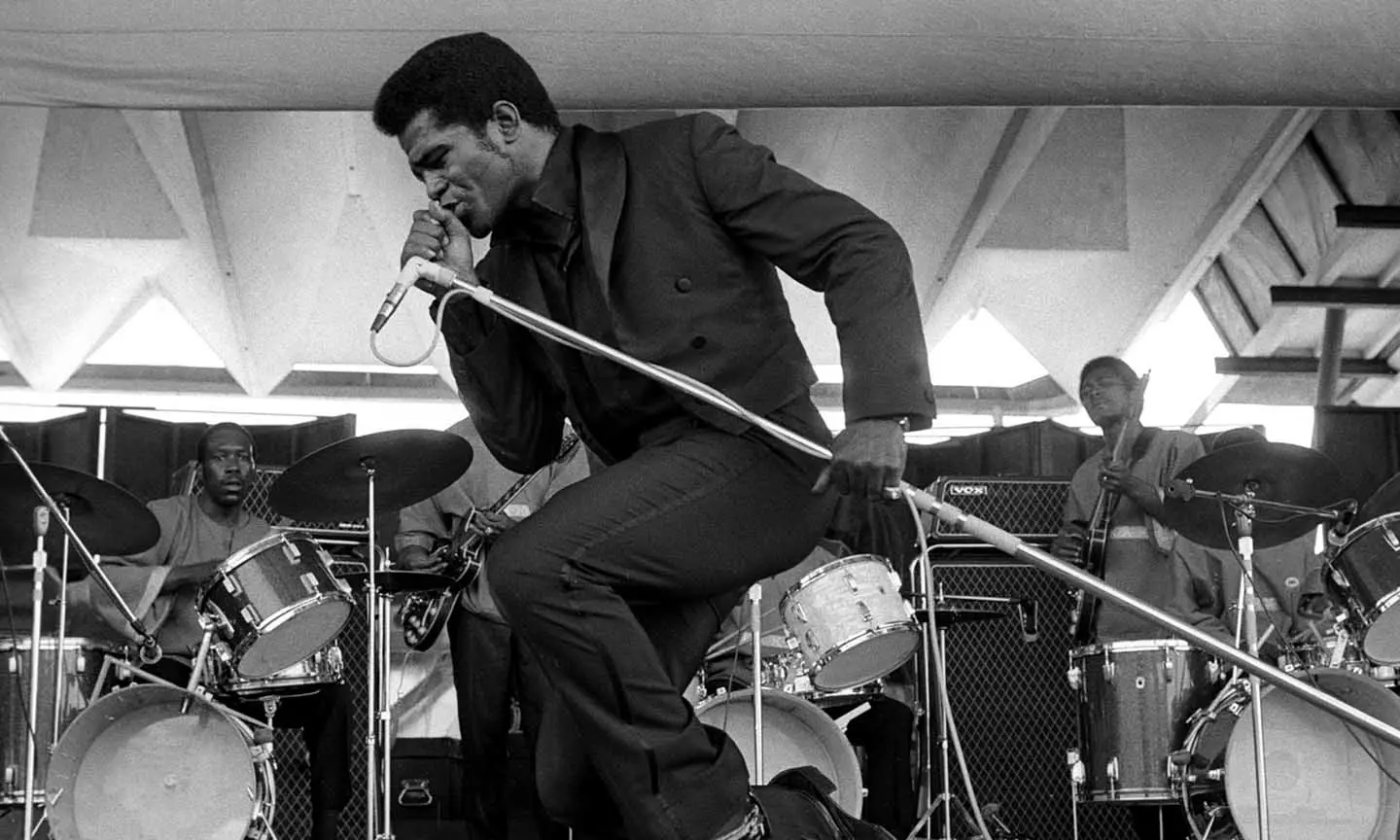 Samplaí is Fearr le James Brown: 20 Rian a Thóg Hip-Hop