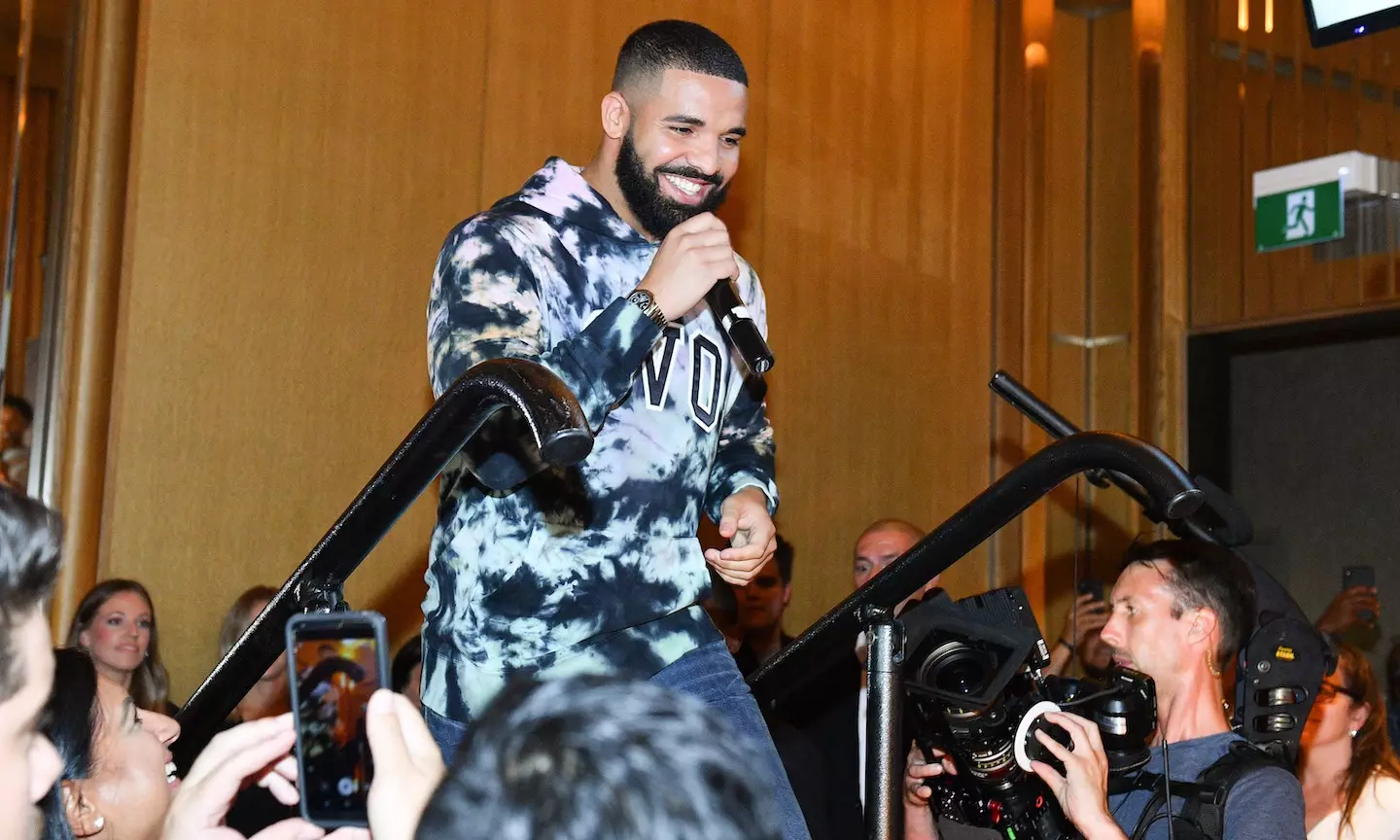 Drake Skor No.1 Kahiji Dina Tari/Albeum Éléktronik Jeung Bagan Lagu