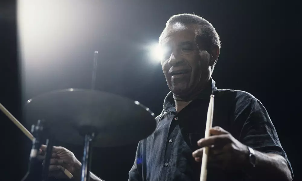 Cele mai bune piese Max Roach: Esențiale dintr-o icoană de jazz