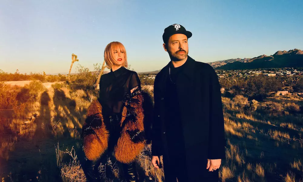 Albûma Pêşîn a Merasîma Phantogram Bi Single 'Xwedayê Ezîz'