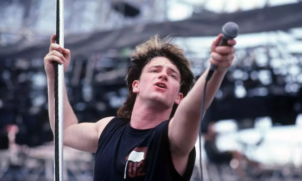 U2, една от най-известните банди на The Big Music, свири на живо на американския фестивал в Сан Бернардино, Калифорния, 1983 г.
