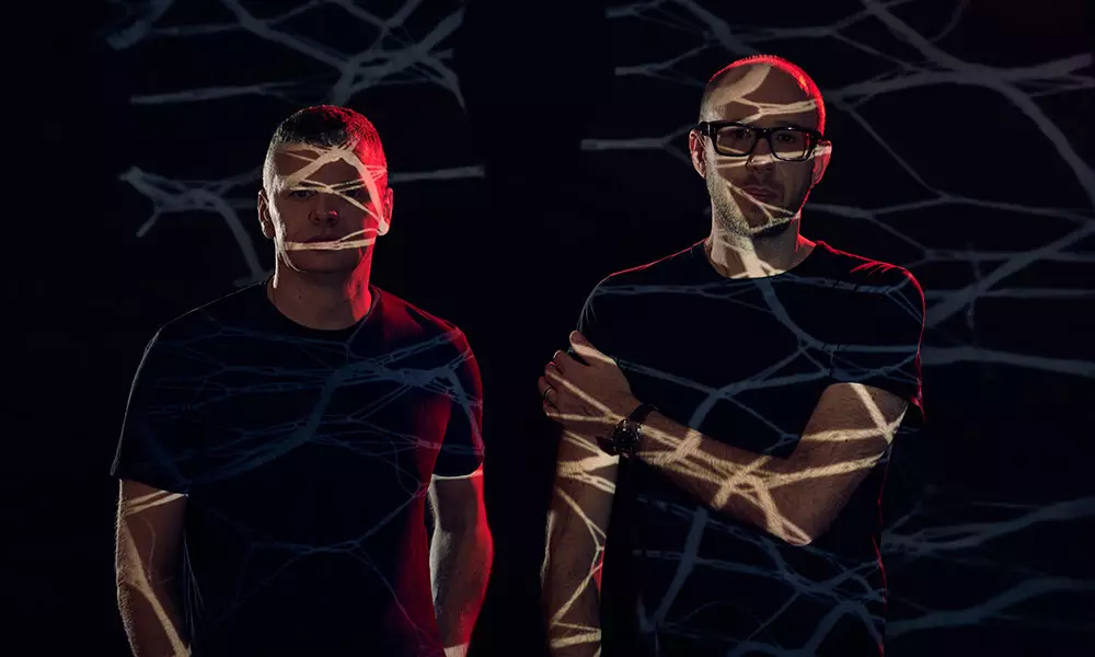 'No Geography': Mengapa Chemical Brothers Masih Memimpin