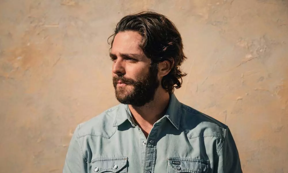 Thomas Rhett ריליסיז 'לאַנד ווידער' פֿון אלבאם מיט די זעלבע נאָמען