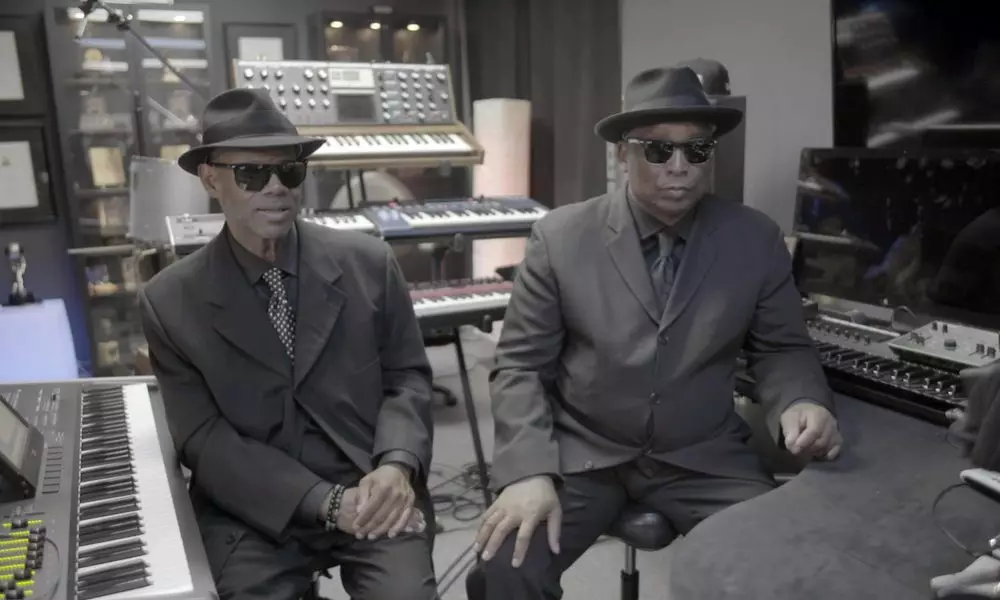 Jimmy Jam et Terry Lewis contrôlent