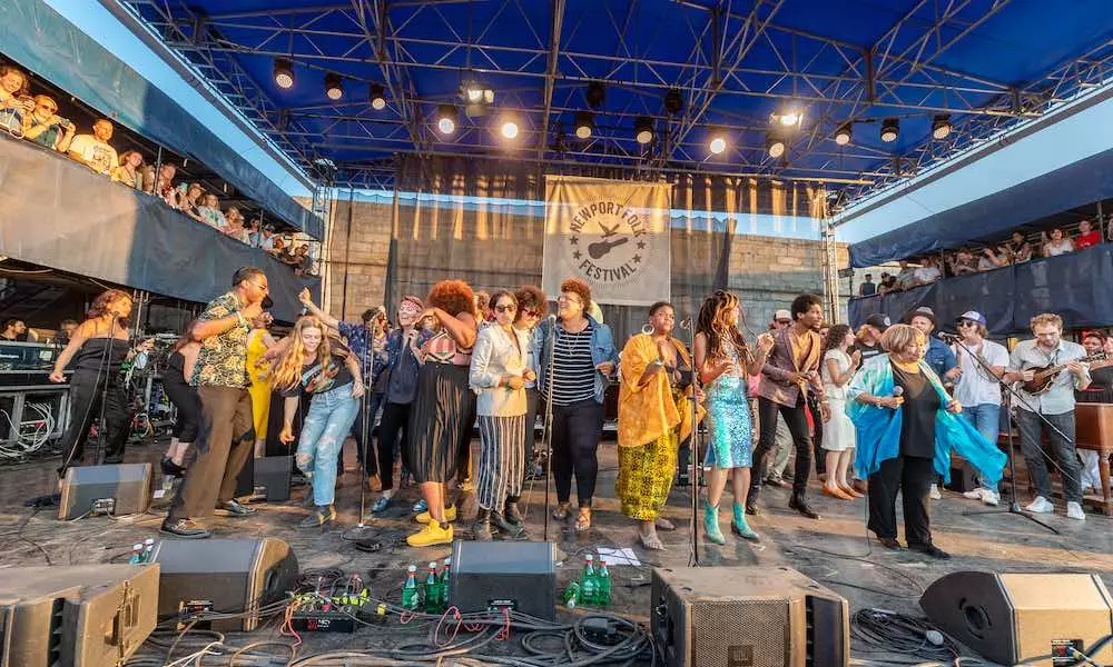 LP အသစ်သည် Newport Folk Fest ၏ နိုင်ငံသားအခွင့်အရေးလှုပ်ရှားမှုနှင့် ဆက်စပ်မှုများကို ဂုဏ်ပြုသည်။