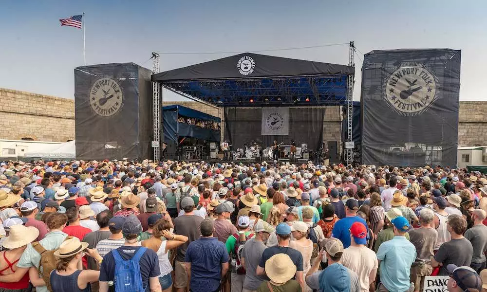 Ṣeto Lati Roger Waters, Mavis Staples Lati Jẹ ifihan Ni Foju Newport Folk Fest