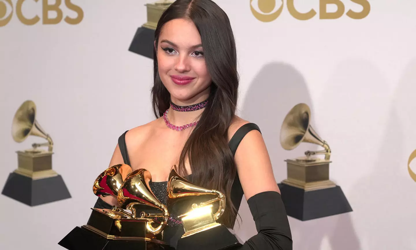 Olivia Rodrigo, Chrisas Stapletonas tarp 2022 m. „Grammy“ apdovanojimų nugalėtojų