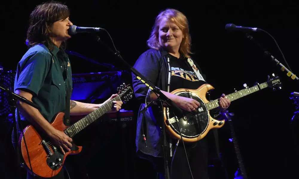 Live From The Drive-In Returns with The Indigo Girls, Джейсон Исбелл