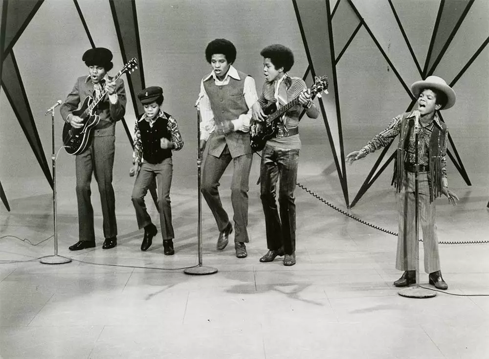 "I Want You Back": الظهور الأول لـ Jackson 5's Sensational Motown | يكتشف