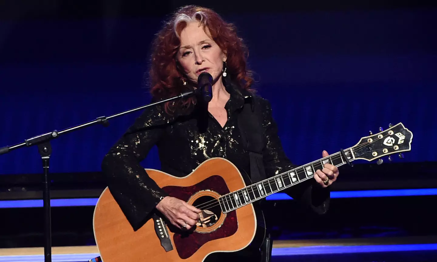 Bonnie Raitt befêstiget enoarme Noardamerikaanske toernee yn 2022 en nij album