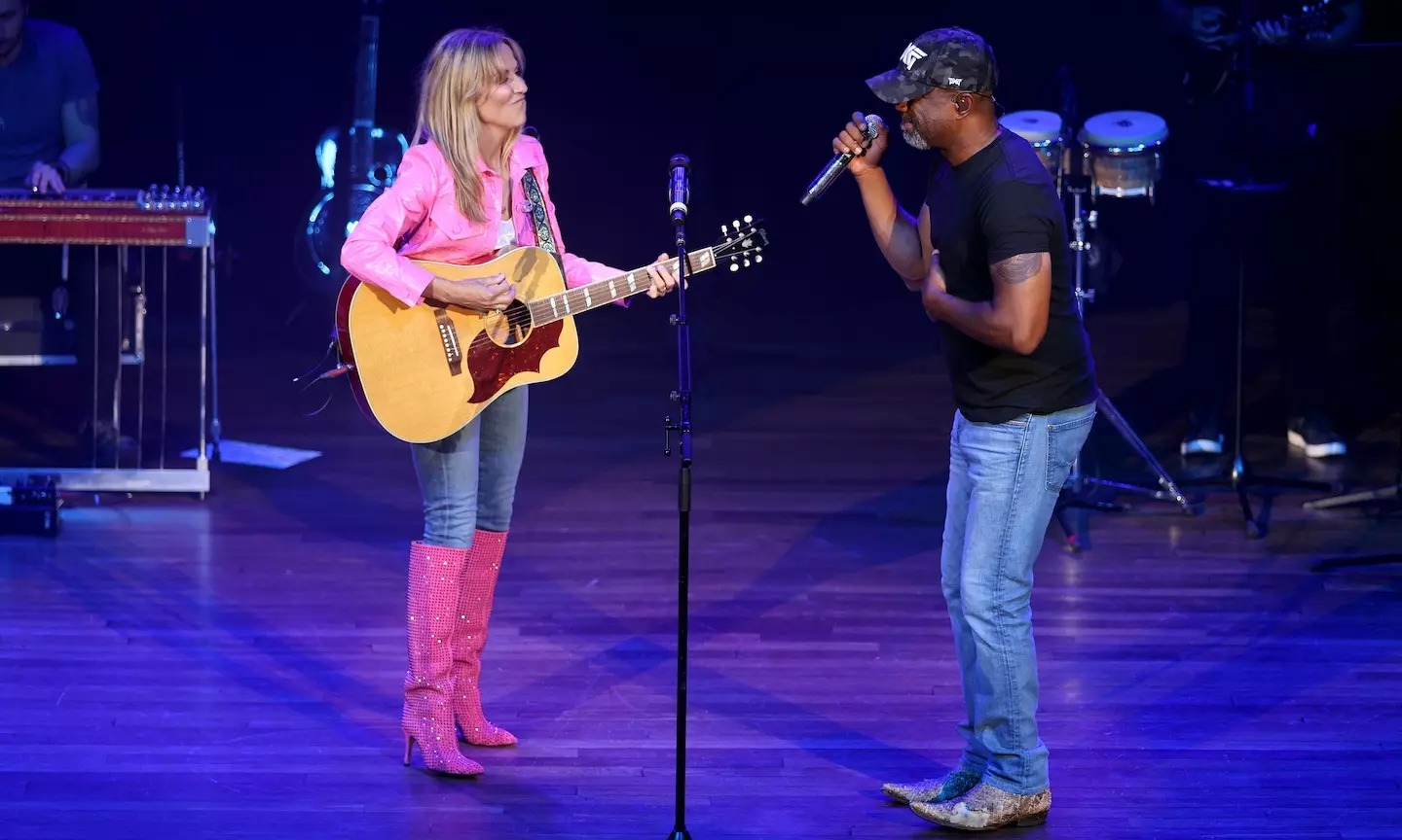 Ardaíonn an 13ú Imeacht ‘Darius & Friends’ le Darius Rucker breis agus $500,000