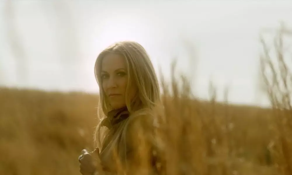 Sheryl Crow împărtășește un „duet” puternic cu Johnny Cash, „Ziua răscumpărării”