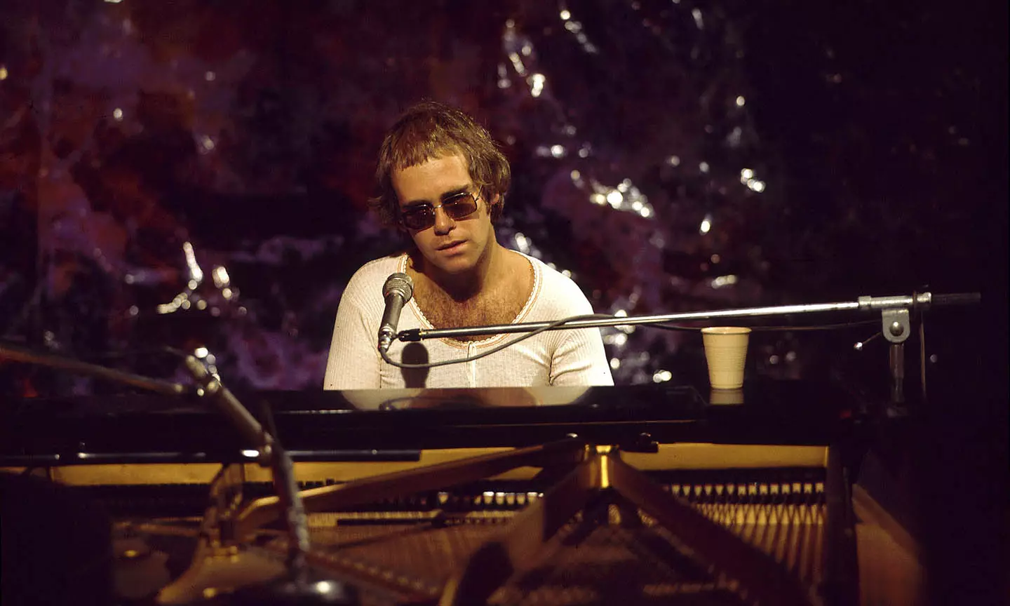 Madman Across The Water: Tiny Dancer et un grand splash pour Elton John